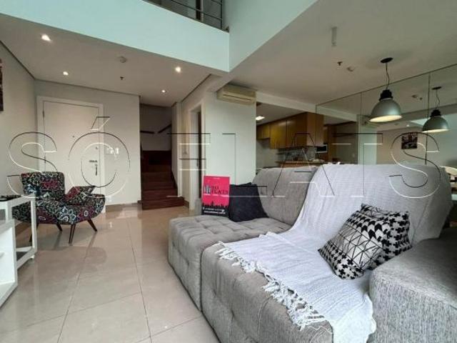 Duplex 70m² à venda em Moema | 2 vagas, varanda e próx metrô Ibirapuera