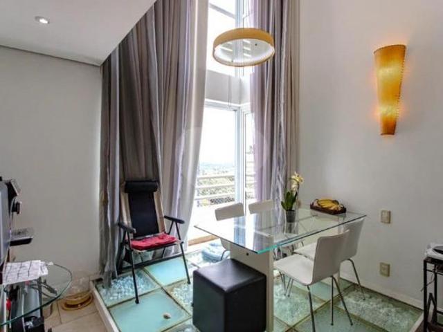 Duplex 72m² Vila Madalena – 1 suíte, 2 vagas, piscina aquecida, vista pôr do sol e aberta, depósito