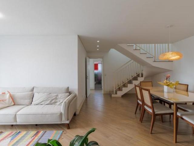 Duplex com terraço no Água Verde