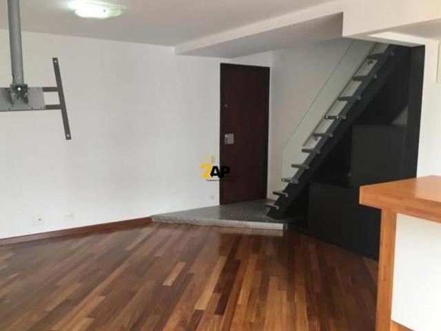 Duplex com 1 dormitório e 1 vaga de garagem em Moema