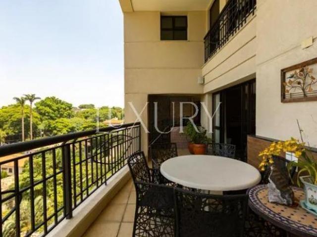 Duplex com 256 m², 4 quartos sendo 4 suítes à venda no bairro Alto Da Lapa