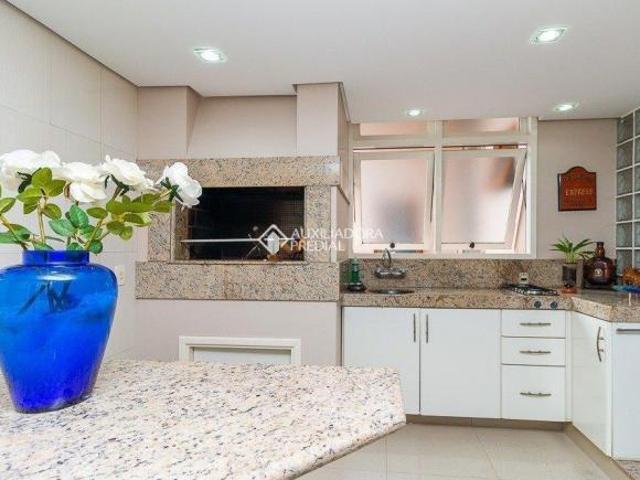 Duplex com 268m 03 dorm. e 02 vagas de garagem!