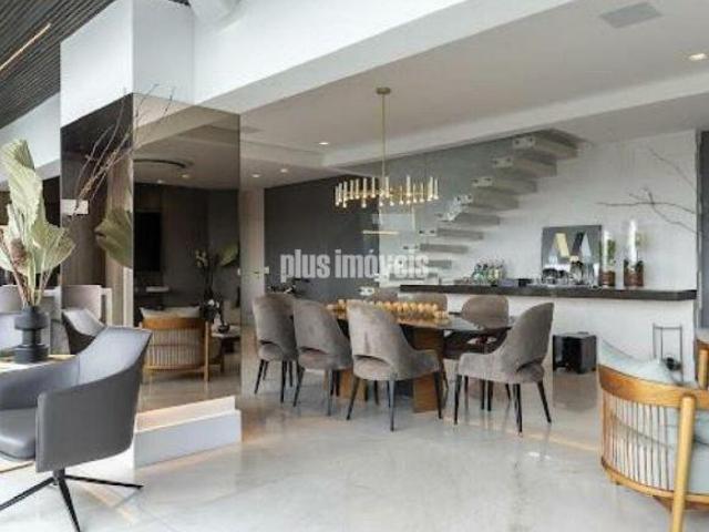 Duplex com 2 suítes, 4 vagas à Venda, 225 m² por R$ 8.400.000,00