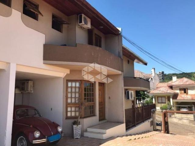 Duplex com 3 dormitórios em área nobre da cidade