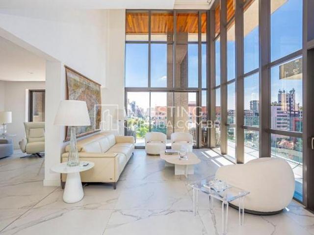 Duplex com 473m² no Batel!