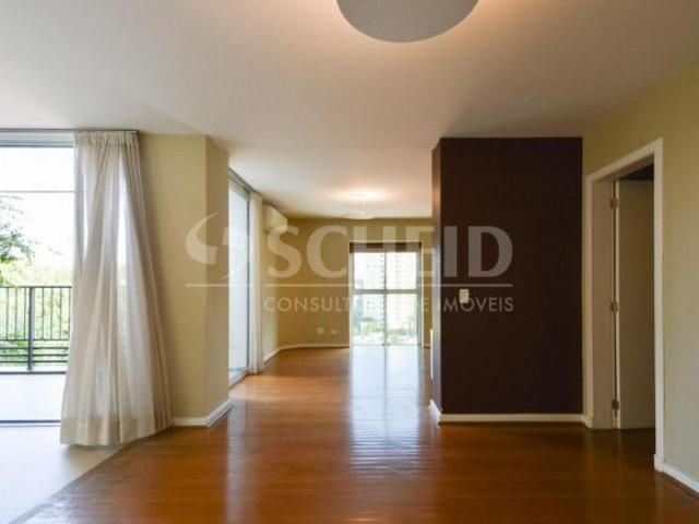 Duplex á Venda em Higienópolis com 285m², 3 quartos sendo 3 suítes, 4 vagas