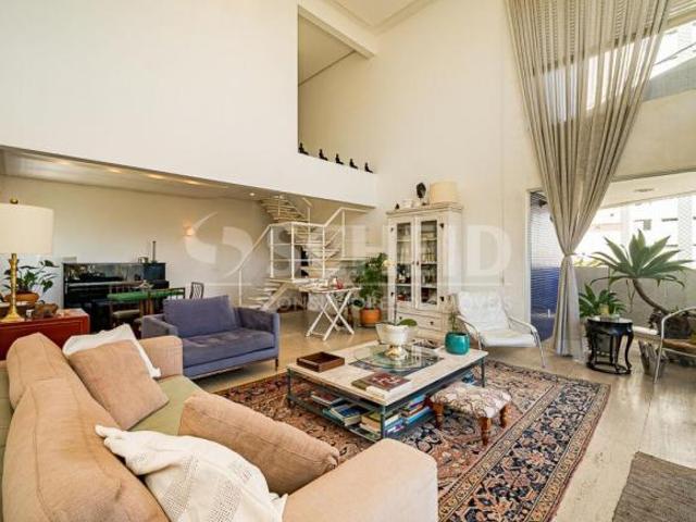 Duplex á Venda em Perdizes com 222m², 4 quartos sendo 2 suítes, 4 vagas