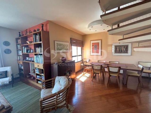 Duplex á Venda em Perdizes com 242m², 3 quartos sendo 3 suítes, 4 vagas