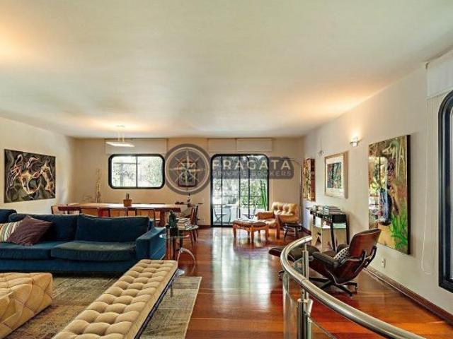 Duplex à Venda no Jardim América São /SP 5 Dormitórios, 4 Suítes, 6 Vagas e 375m²