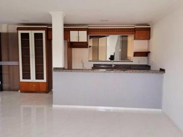Duplex a duas quadras da praia