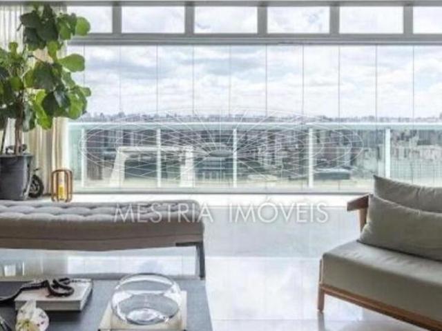 Duplex andar alto, com vista panorâmica da região. Totalmente reformado e mobiliado!