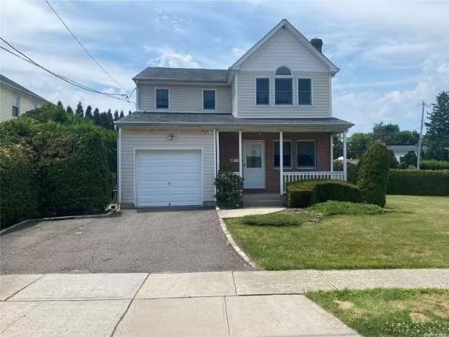 Duplex Glen Cove, NY 19 Raymond St