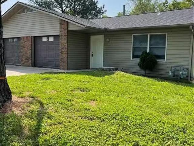 Duplex Gravette, AR 205 White Oak Dr Ne #C