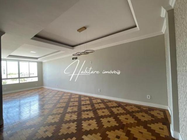 Duplex de Alto Padrão com Cozinha Gourmet, Ilha e Lareira. Sofisticação em Dois Andares!