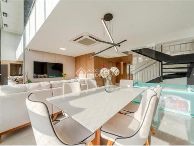 Duplex de alto padrão mobiliado no Menino Deus, Porto Alegre