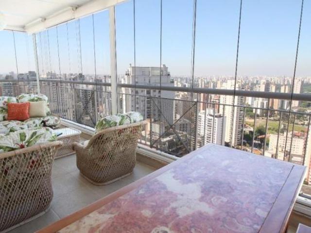 Duplex de luxo para venda tem 425 metros quadrados São Paulo SP
