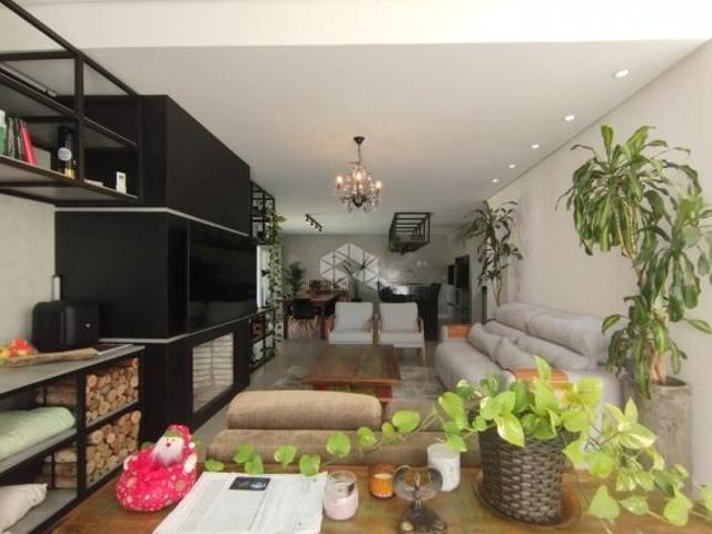 DUPLEX em condomínio fechado com 03 dormitórios e suíte