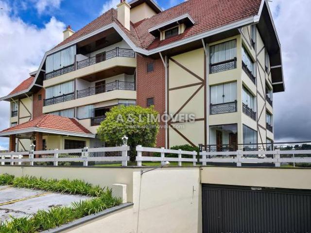 Duplex em Campos do Jordão | 75 m², 2 Suítes, Lareiras e Varandas com Vista