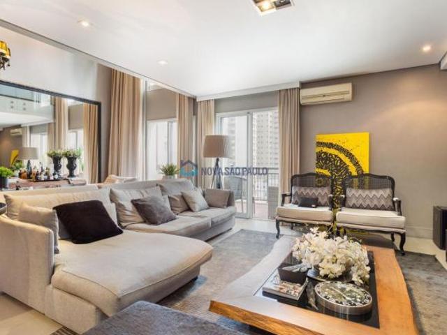 Duplex em Moema com 2 quartos e 2 vagas