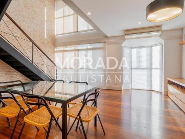 Duplex em Pinheiros com 132m², 2 suítes, 2 vagas e depósito privativo