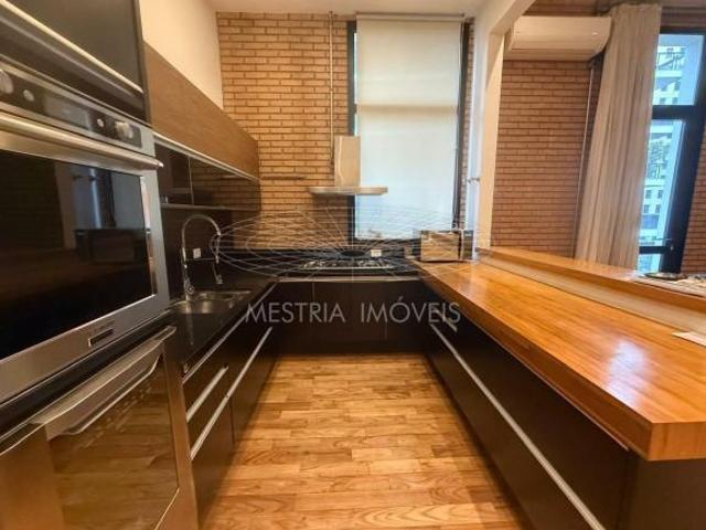 Duplex em prédio procurado no Itaim. Mobiliado arquitetura estilo contemporâneo jovem!