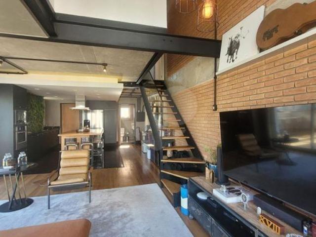 Duplex exclusivo com pé direito duplo, área externa com jacuzzi e churrasqueira