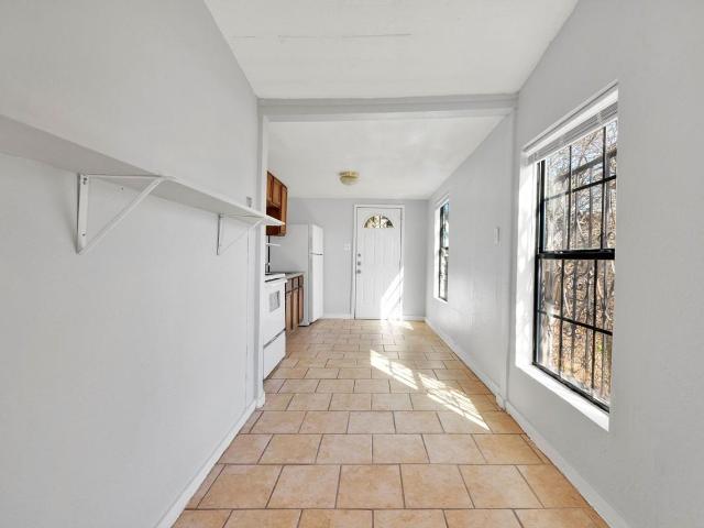 Duplex for Rent in the Heart of SA! 1 Bedroom Apartment for Rent at 652 N San Ignacio Ave, San Antonio, TX 78228 Loma Vista