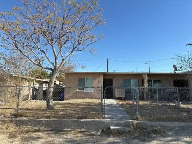 Duplex Oro Grande, CA 19081 1st St