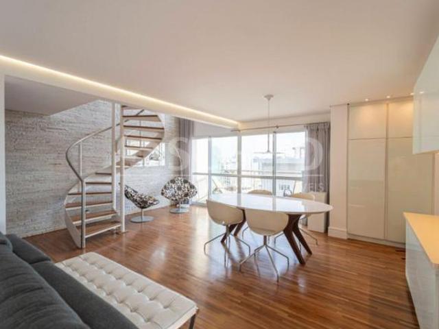 Duplex mobiliado de 104m² no Blueloft Moema com 2 vagas