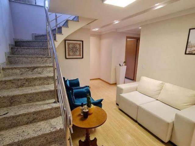 Duplex Mobiliado Próximo à UFSM com Terraço e 3 Dormitórios