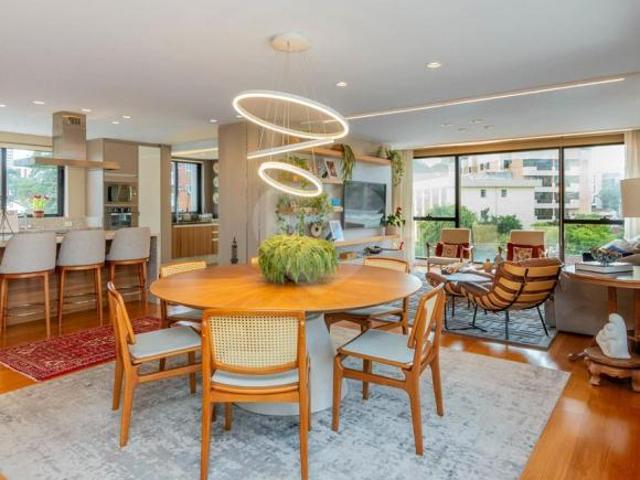 Duplex no Alto da XV com 210,7m²