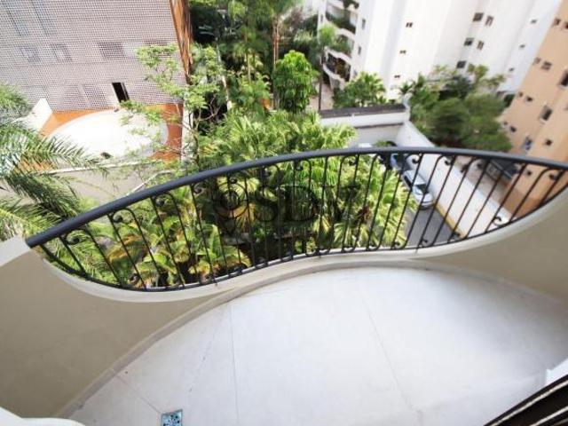 Duplex no miolo do Itaim Bibi