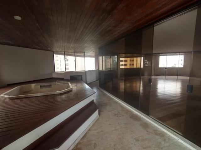 Duplex para venda em Vila Andrade com 4 quartos, sendo 4 suítes, 637m²