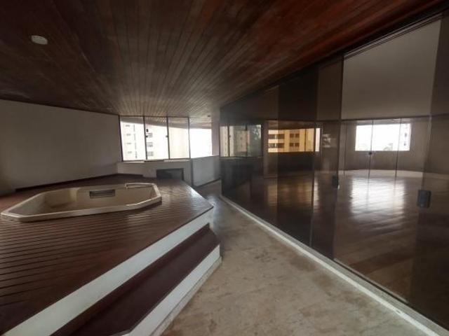 Duplex para venda em Vila Andrade com 4 quartos, sendo 4 suítes, 637m²