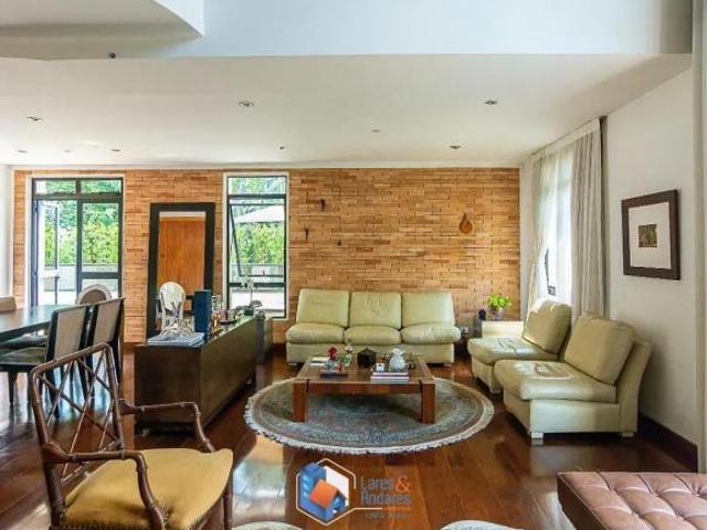Duplex para venda em Vila Suzana com 4 quartos, sendo 2 suítes, 308m²