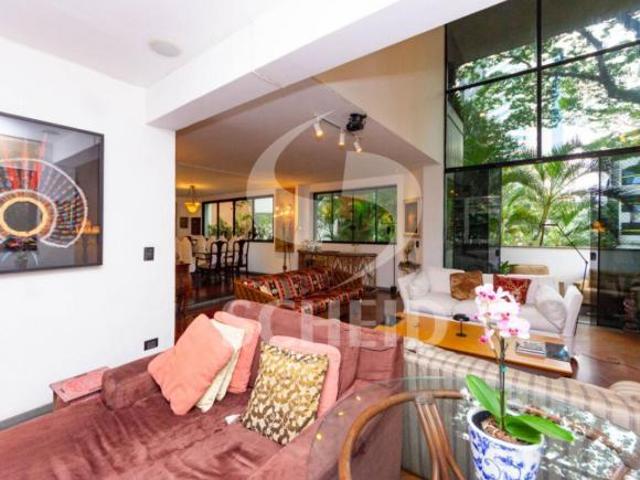Duplex para venda em Campo Belo com 4 quartos, sendo 4 suítes, 254m²