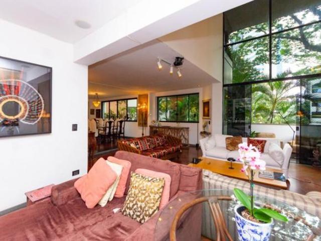 Duplex para venda em Campo Belo com 4 quartos, sendo 4 suítes, 254m²