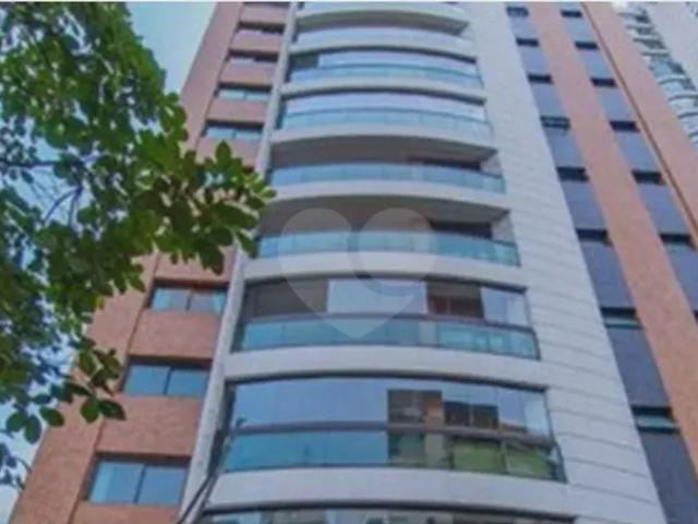 Duplex para venda em Jardim Paulista. Possui 228 metros quadrados com 3 quartos