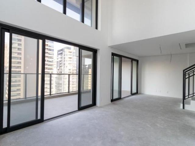 Duplex para venda em Moema com 2 quartos, sendo 2 suítes, 104m²