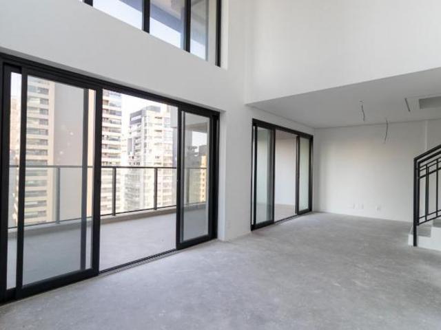 Duplex para venda em Moema com 2 quartos, sendo 2 suítes, 104m²