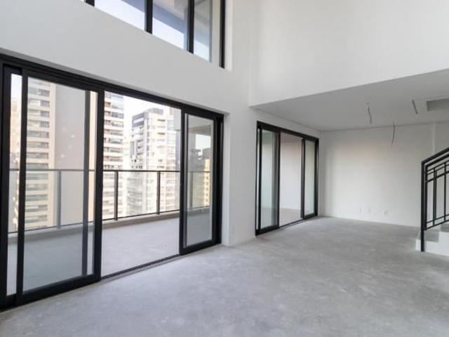 Duplex para venda em Moema com 2 quartos, sendo 2 suítes, 104m²