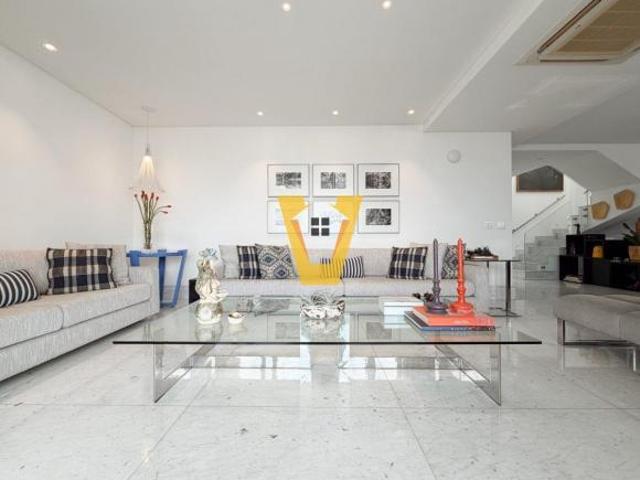 Duplex para venda em Perdizes com 4 quartos, sendo 3 suítes, 208m²