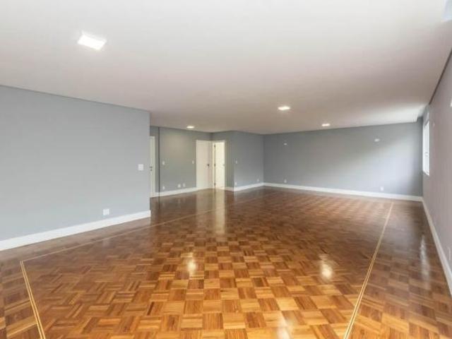 Duplex para venda em Santa Cecília com 5 quartos, sendo 2 suítes, 271m²