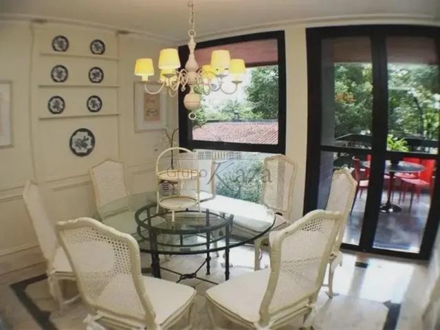 Duplex para venda possui 500 metros quadrados com 4 quartos em Moema São Paulo SP