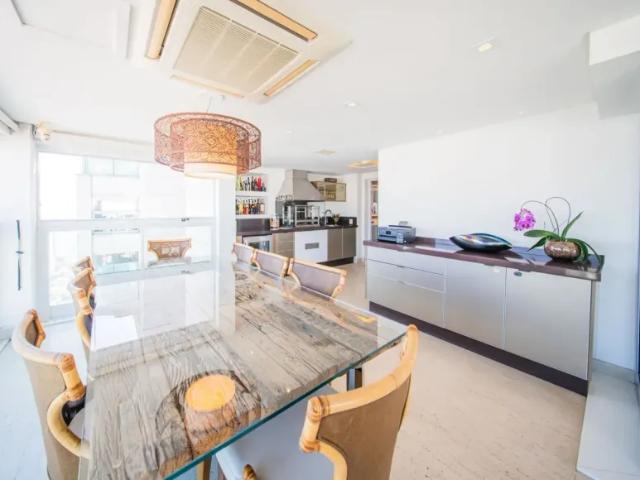 Duplex para venda possui 527 metros quadrados com 4 quartos em Vila Gomes Cardim São Paulo SP