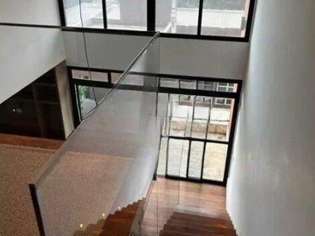 Duplex reformado à venda com 127m², 2 vagas em Pinheiros