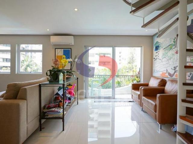 Duplex reformado com 4 suítes e 3 vagas no Real Parque