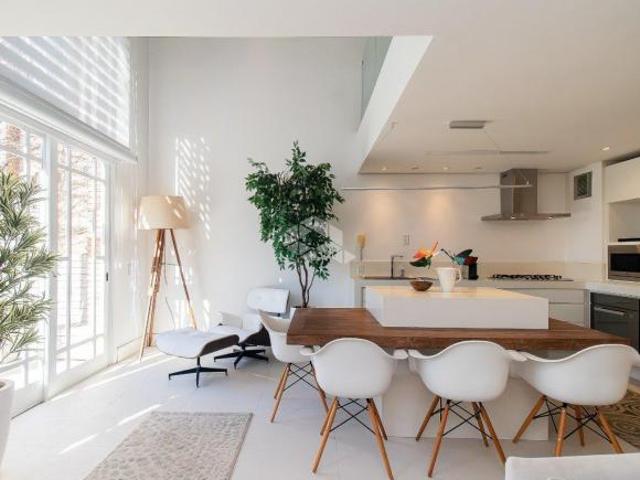 Duplex Reformado e Ensolarado na Florêncio