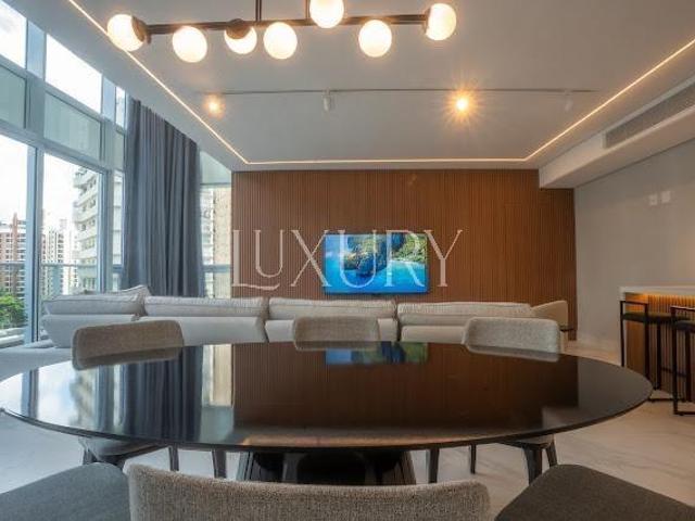 Duplex totalmente reformado e mobiliado com 180 m², 2 suítes, perto do Clube Pinheiros e Faria Lima