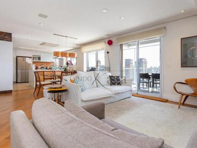 Duplex Vila Nova Conceição 2 Suítes 155m². 2 Grs